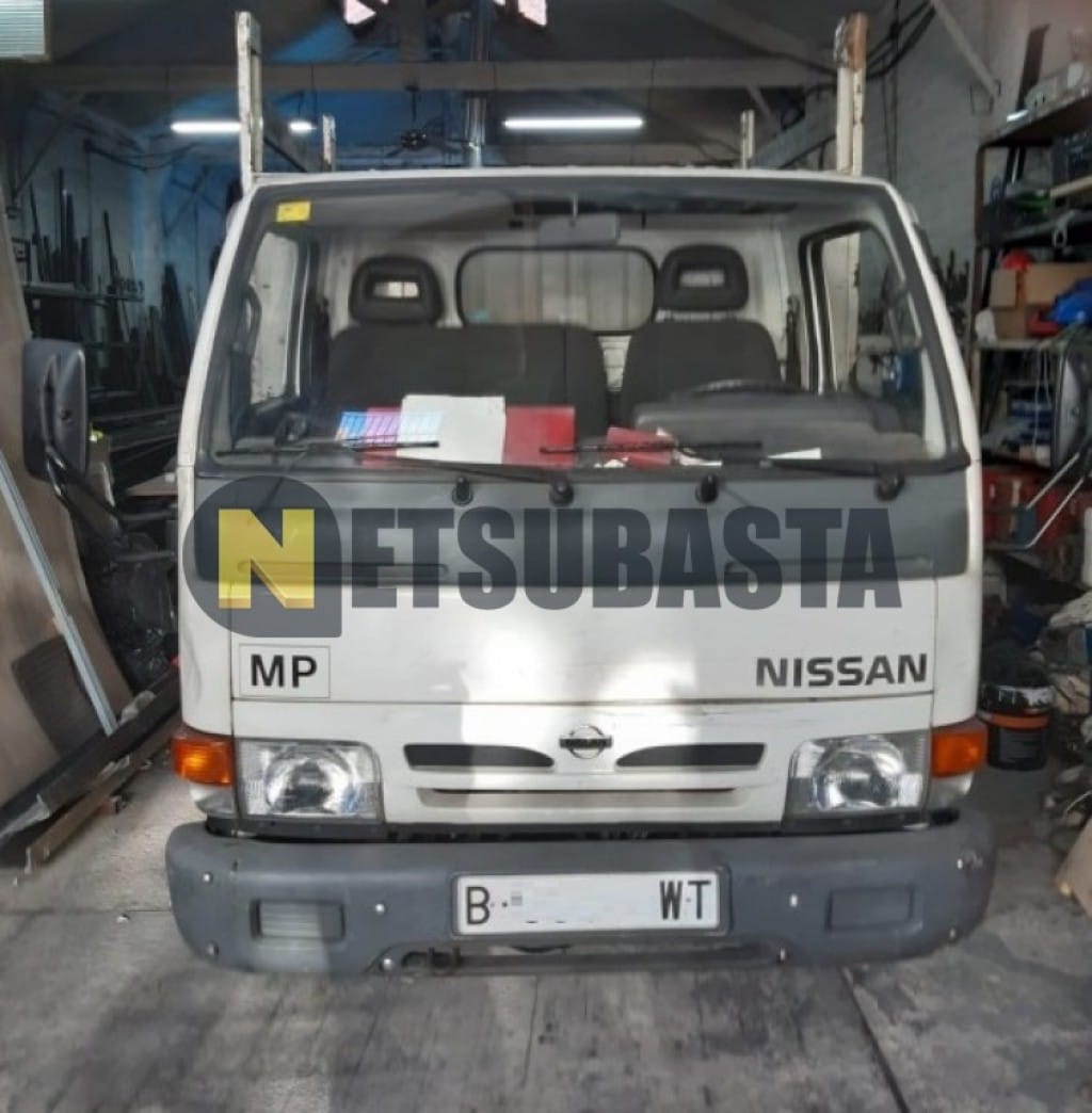 Subasta de Nissan Cabstar- E 90 2000