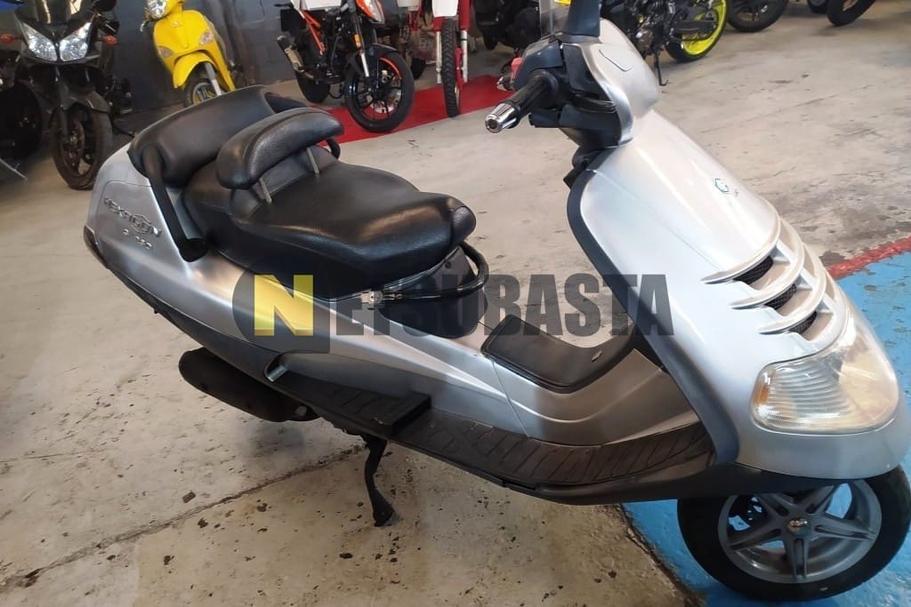 subasta-de-piaggio-hexagon-gt-250-1999