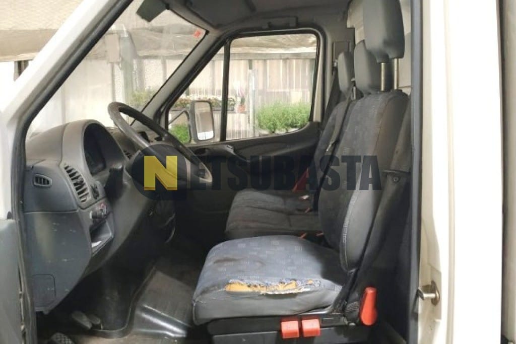 Subasta de Mercedes-Benz SPRINTER 413 CDI CHASIS CAB. ISOTERMO 2004