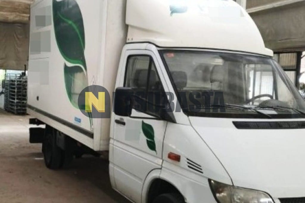 Subasta de Mercedes-Benz SPRINTER 413 CDI CHASIS CAB. ISOTERMO 2004