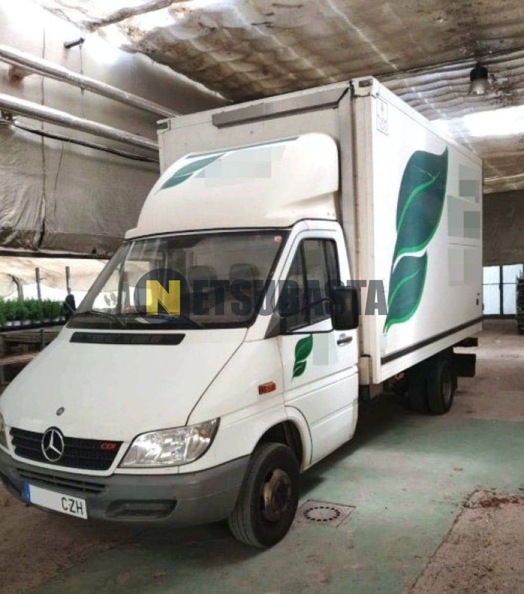 Subasta de Mercedes-Benz SPRINTER 413 CDI CHASIS CAB. ISOTERMO 2004